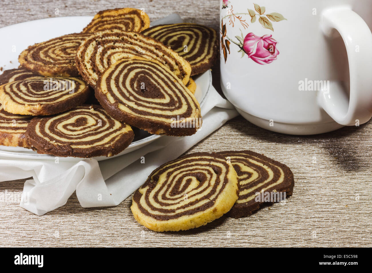 White plate dessert on hi-res stock photography and images - Alamy
