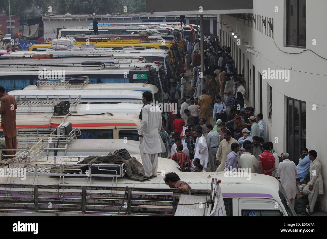 Pakistan bus station hi-res stock photography and images - Alamy