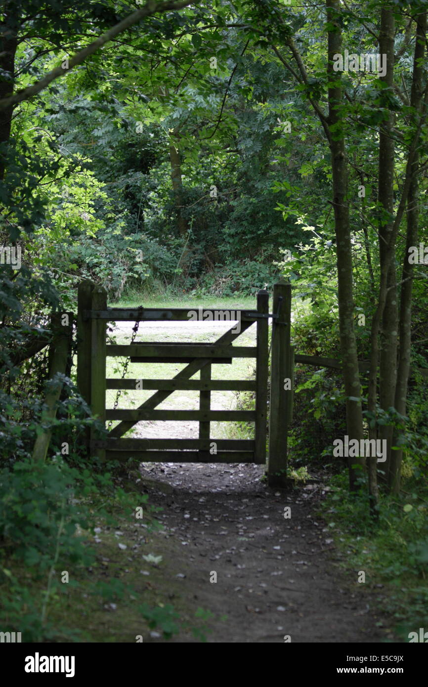 Country gate hi-res stock photography and images - Alamy
