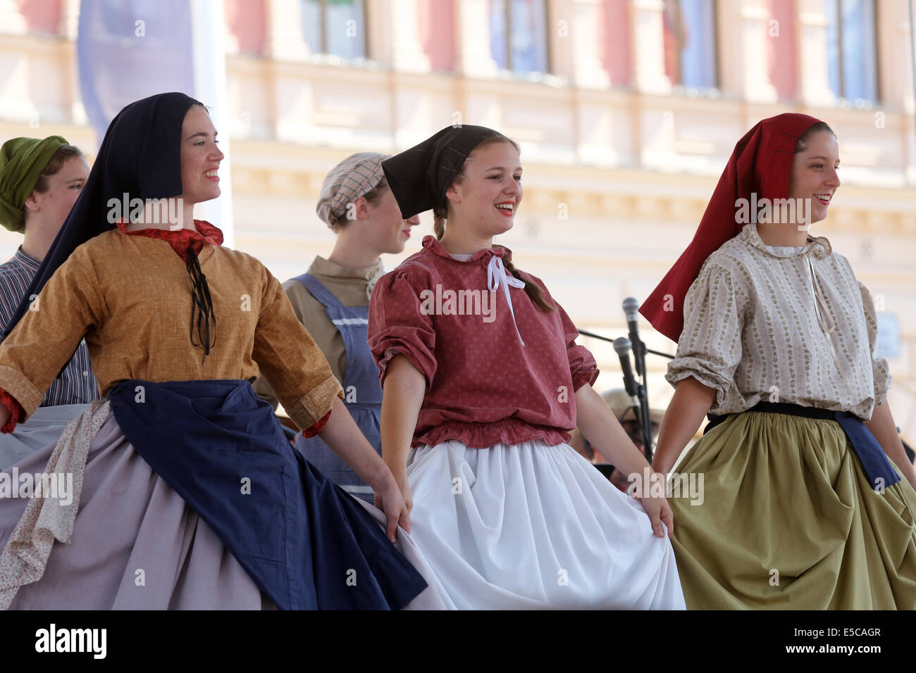 Folk group Hasselt (Flanders), Folk Group De Boezeroenen from Belgium ...
