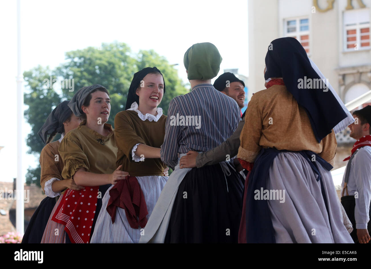 Folk group Hasselt (Flanders), Folk Group De Boezeroenen from Belgium ...