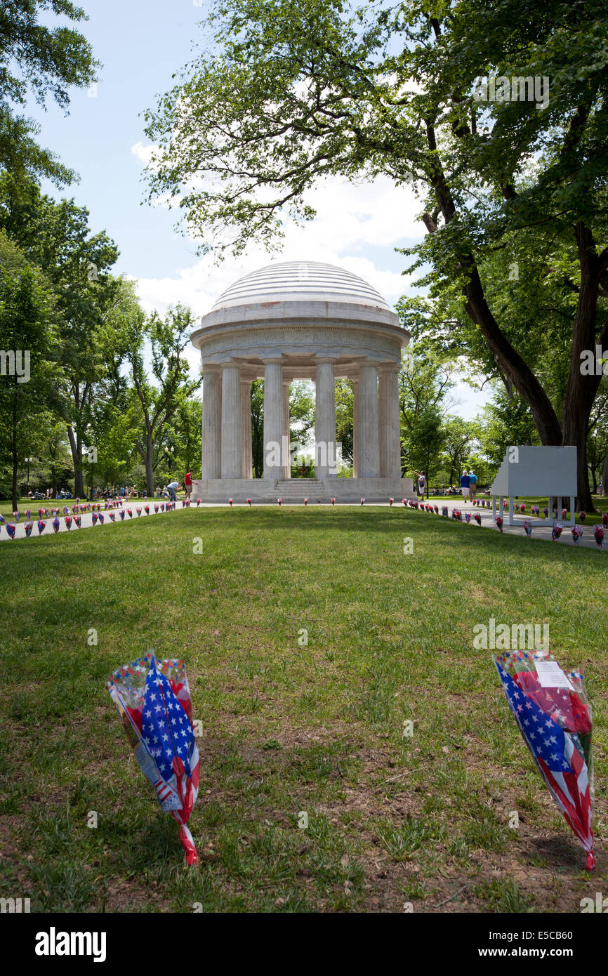 WASHINGTON D.C. - MAY 25 2014: The District of Columbia War Memorial ...