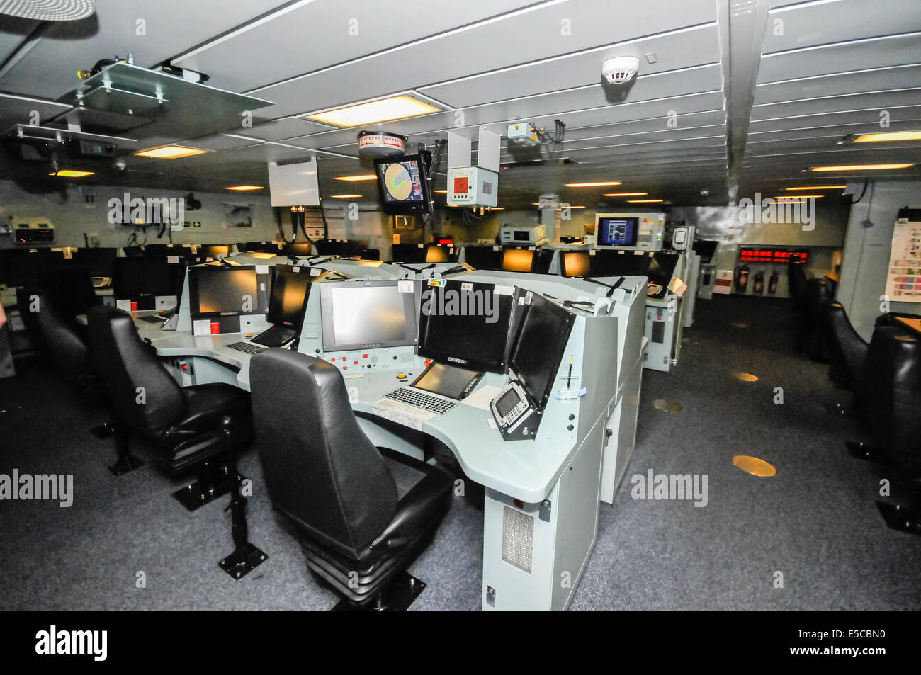 HMS Queen Elizabeth's operations room. Photo taken during an air ...