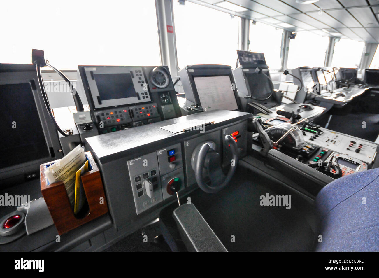 Ship and captain and helm hi-res stock photography and images - Alamy
