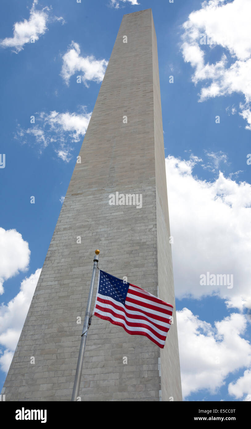 washington monument with flag Stock Photo - Alamy