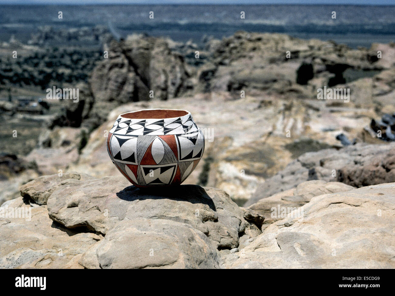 Acoma pueblo indian pottery hi-res stock photography and images - Alamy