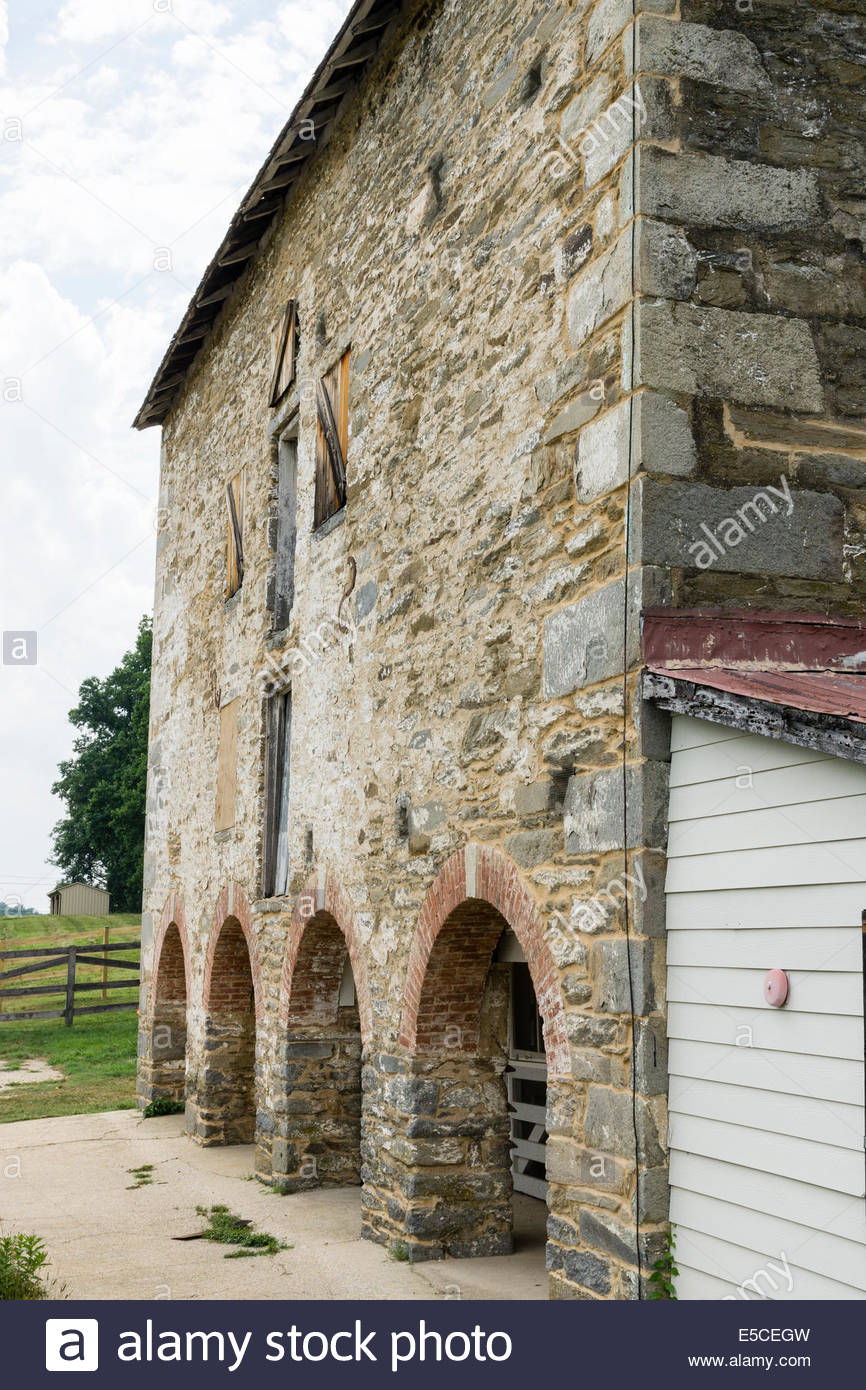 Bank Barn High Resolution Stock Photography and Images - Alamy