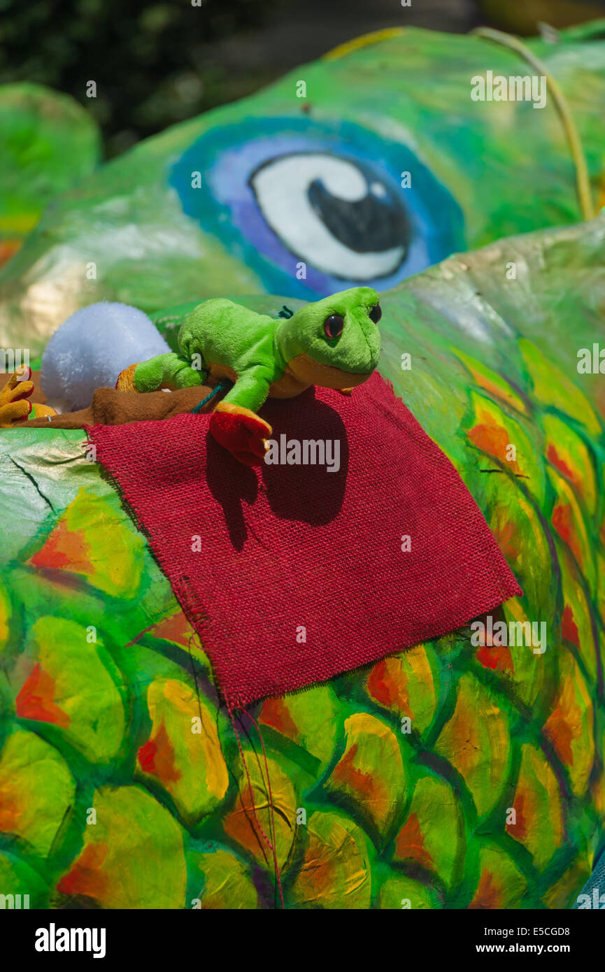 Parade float detail frog monster hi-res stock photography and images ...