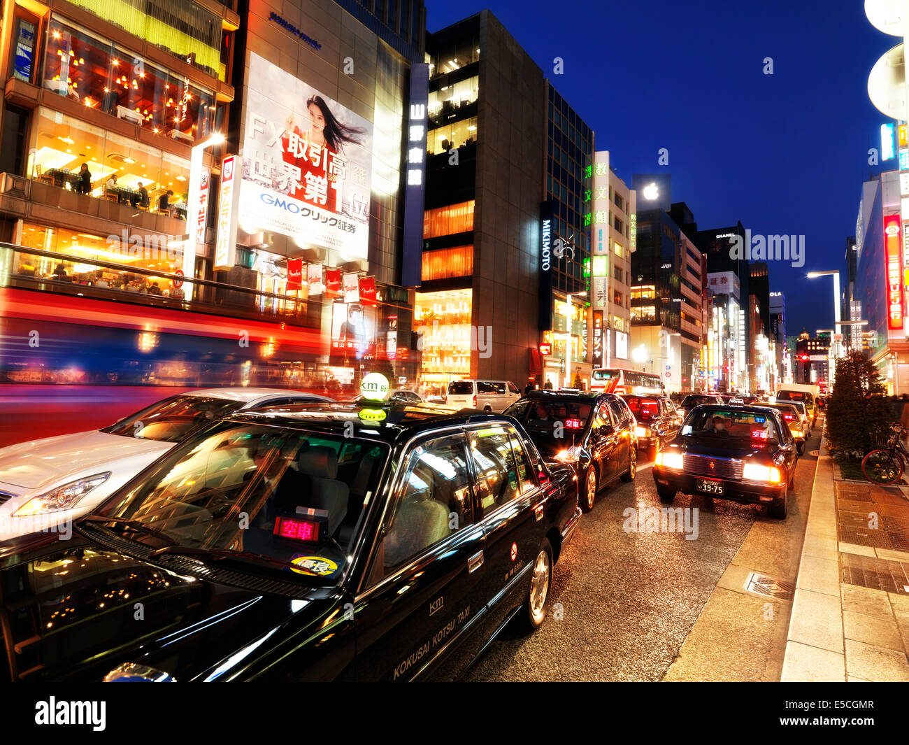 Traffic in tokyo hi-res stock photography and images - Alamy