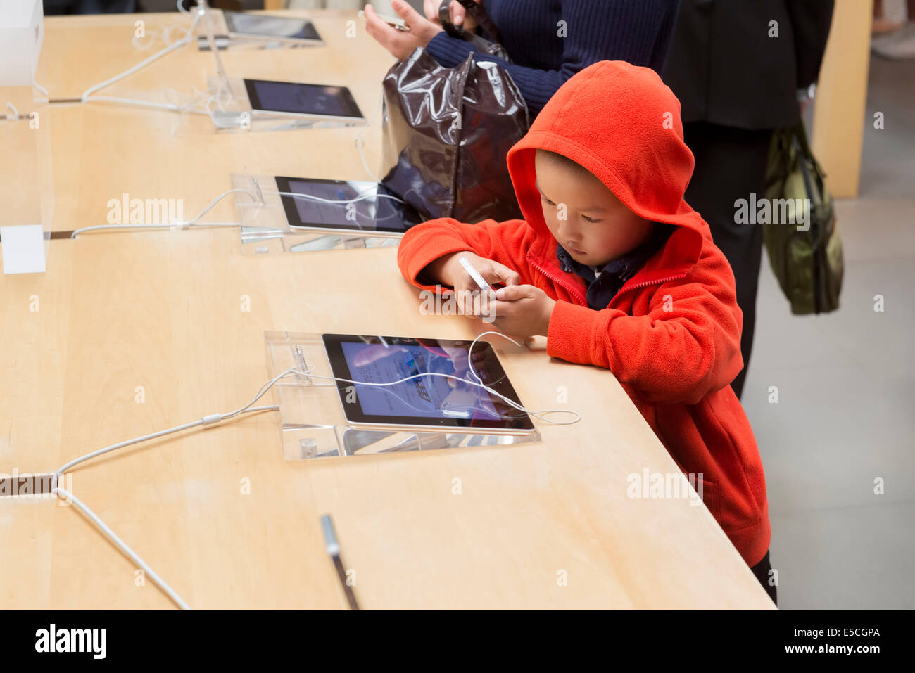 Children playing iphones hi-res stock photography and images - Alamy