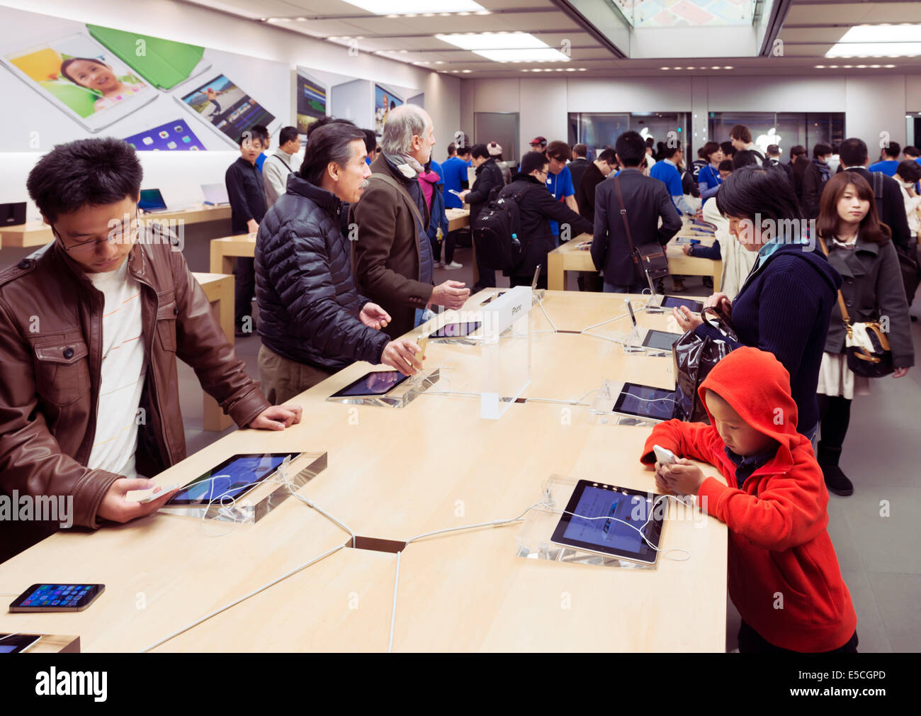 Smartphones japan hi-res stock photography and images - Alamy