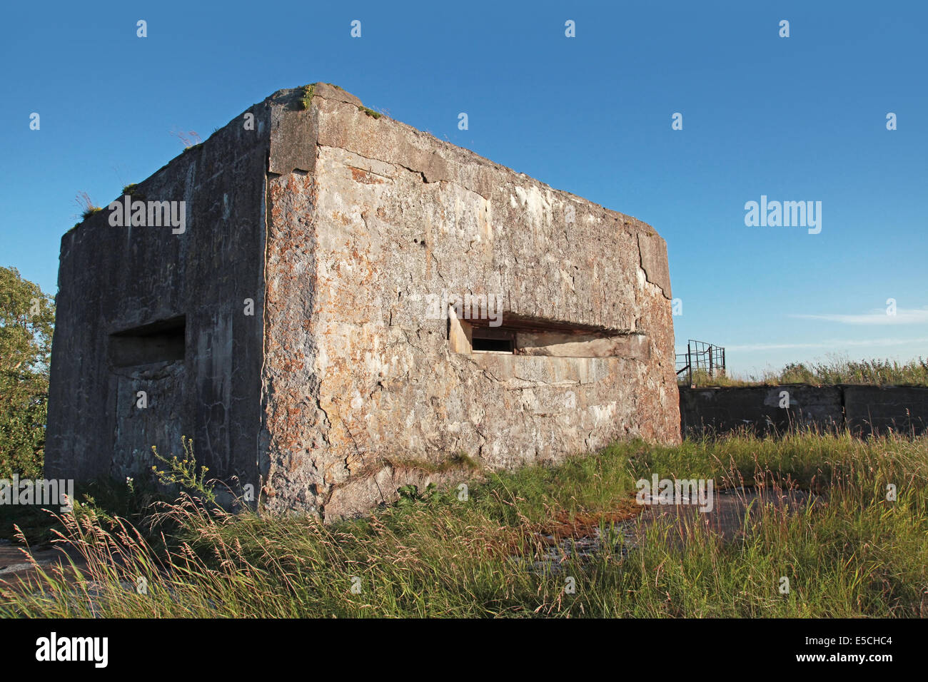 Old bunker from world war hi-res stock photography and images - Alamy