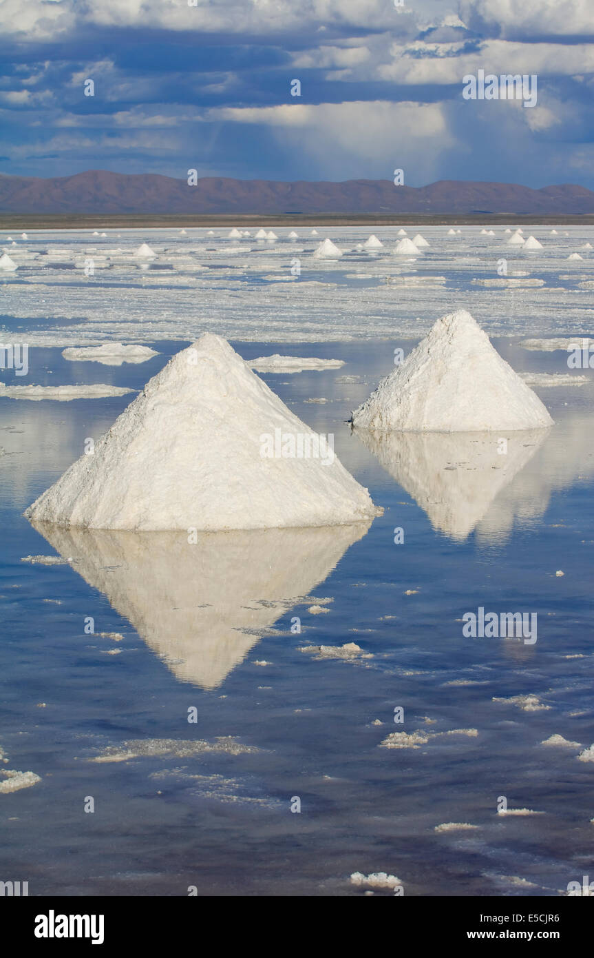 Salt cones, Salar de Uyuni, Potosi, Bolivia Stock Photo - Alamy