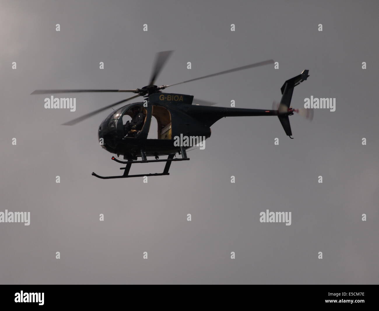 Black helicopter hi-res stock photography and images - Alamy