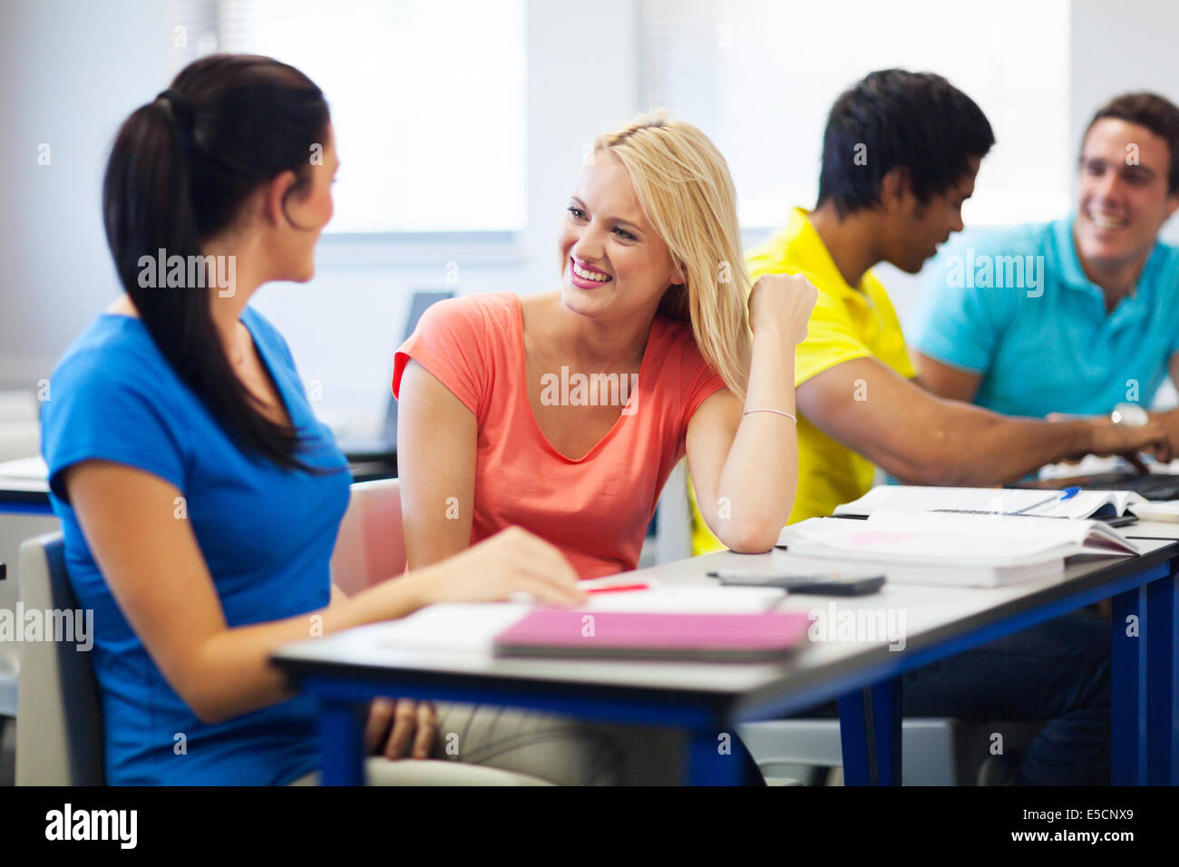 Lecture hall students hi-res stock photography and images - Alamy