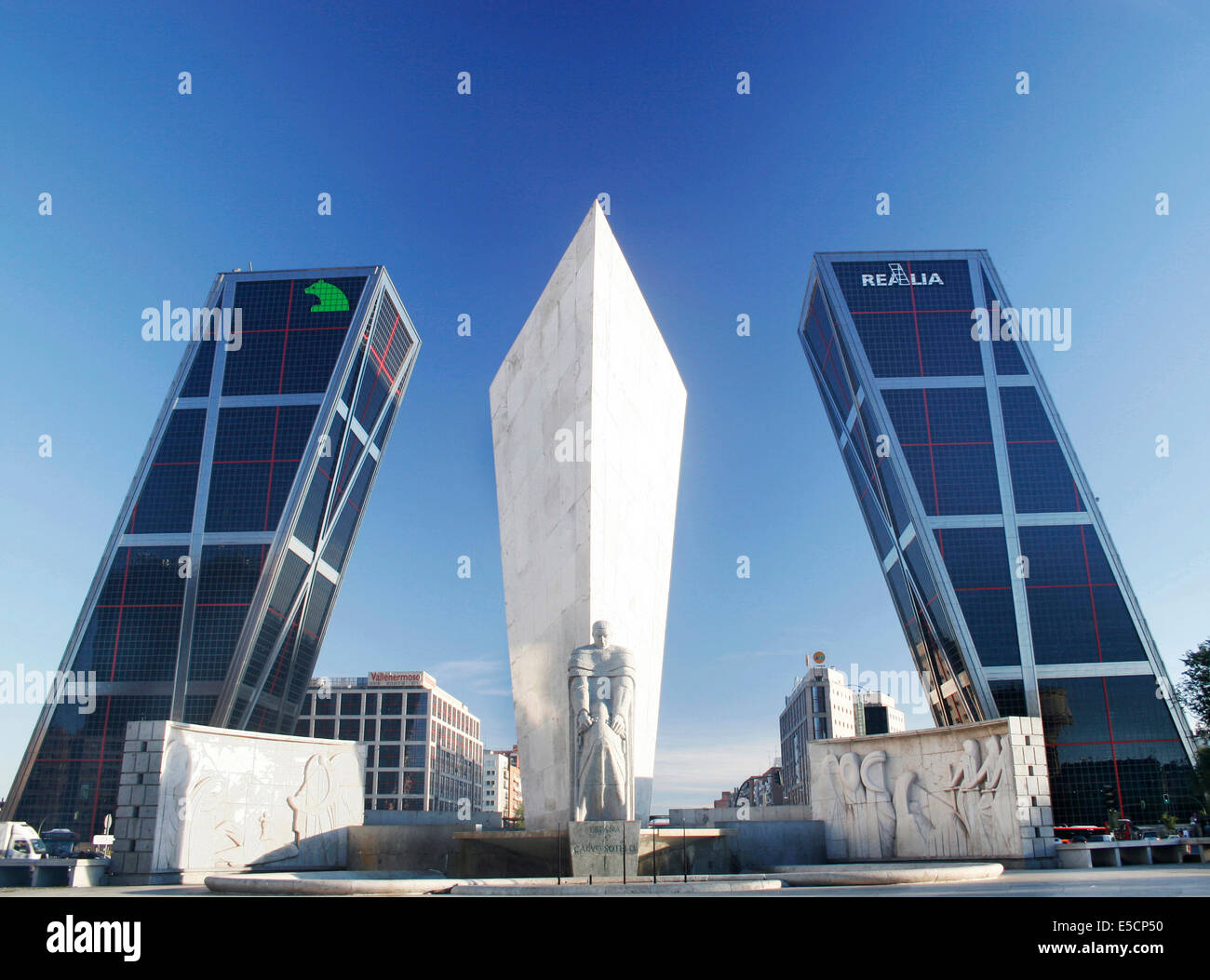 Madrid business towers hi-res stock photography and images - Alamy
