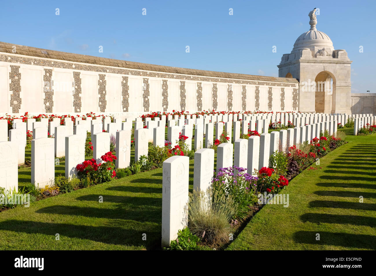 Tyne Cot Cemetery for the dead of the First World War, Zonnebeke ...