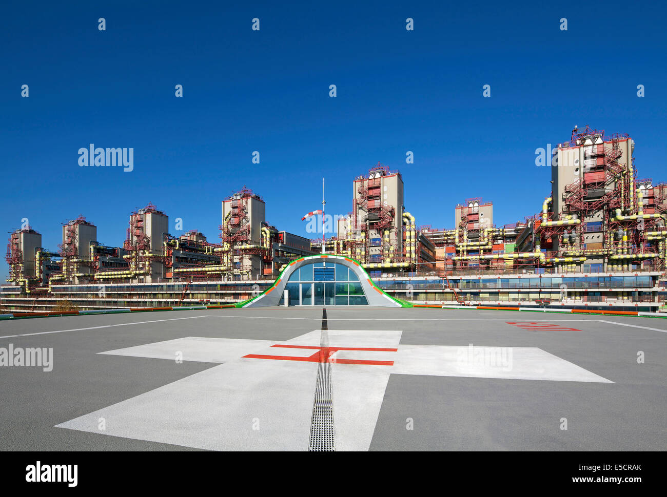 Urban hospital helipad hi-res stock photography and images - Alamy