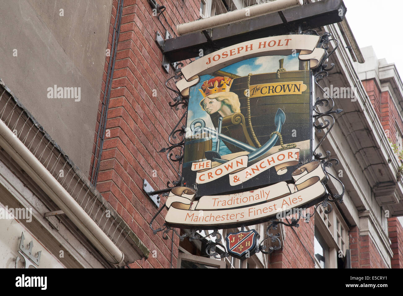 Crown anchor pub sign hi-res stock photography and images - Alamy