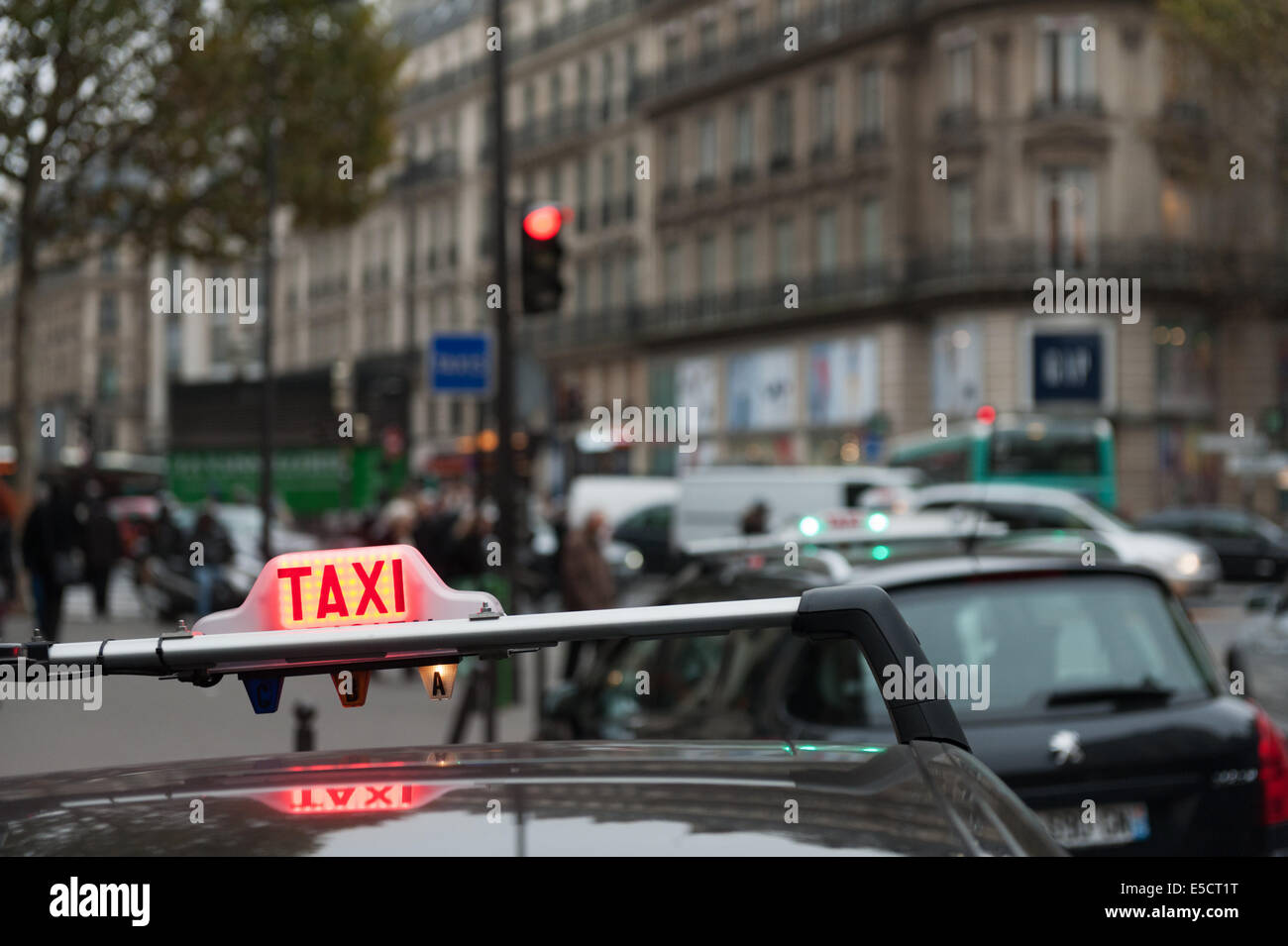 Taxi paris sign hi-res stock photography and images - Alamy