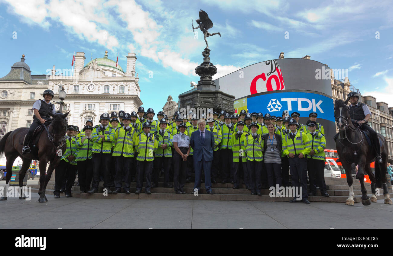 Boris johnson statue hi-res stock photography and images - Alamy