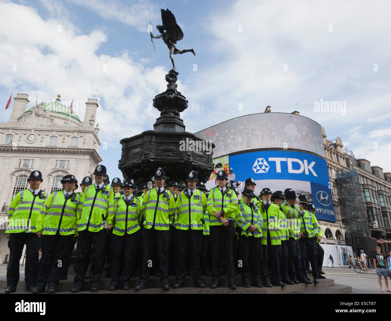Police memorial statue uk hi-res stock photography and images - Alamy