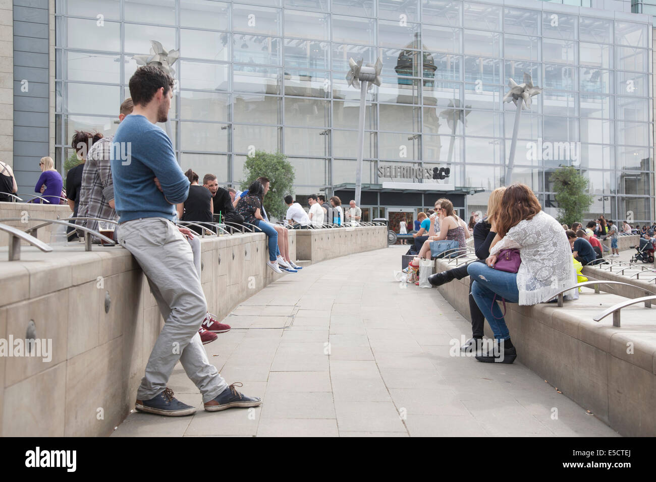 Manchester england young people hi-res stock photography and images - Alamy