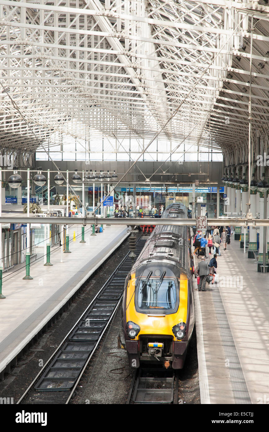 Train at Piccadilly Railway Station, Manchester, England, UK Stock ...
