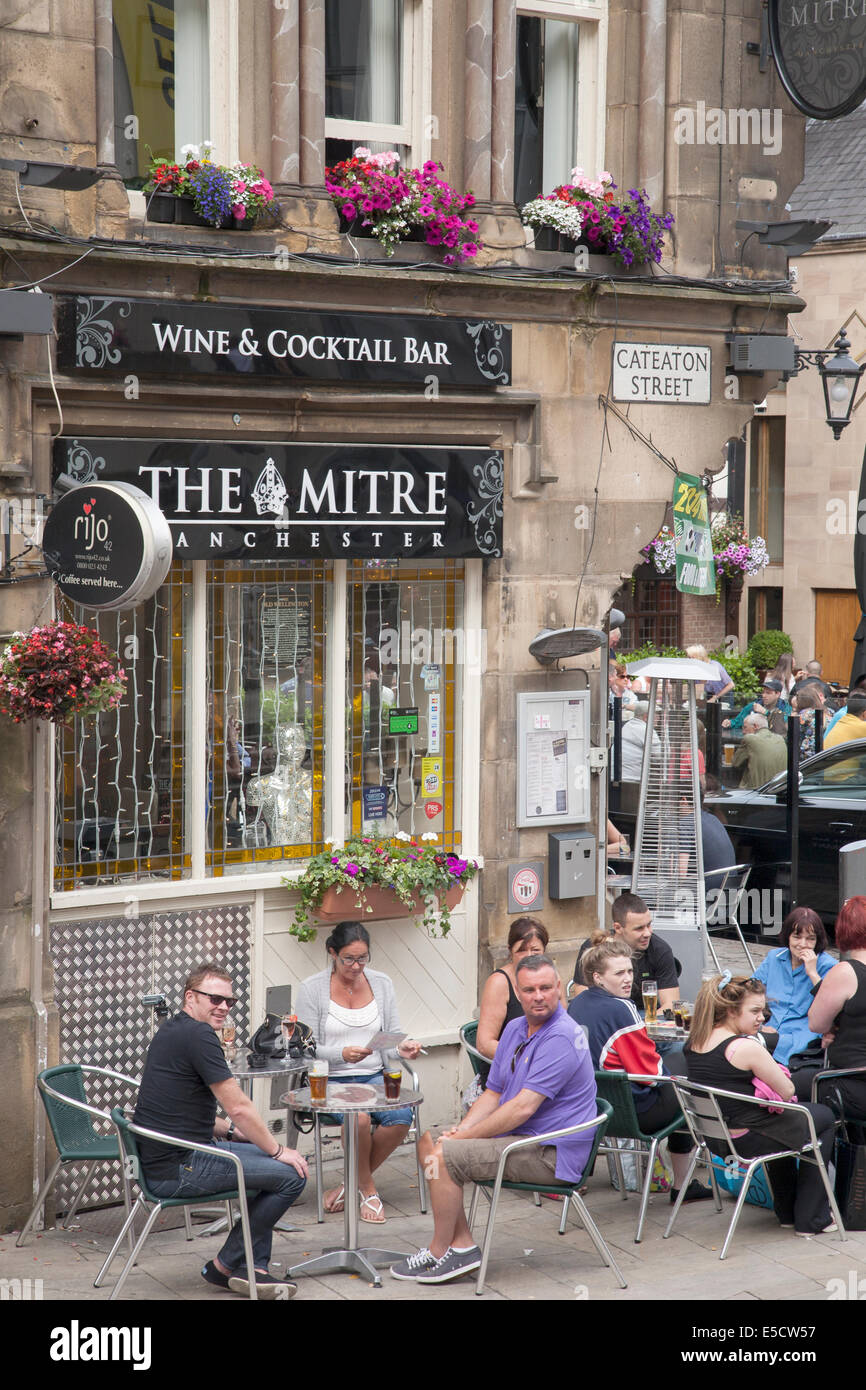 The mitre pub hi-res stock photography and images - Alamy