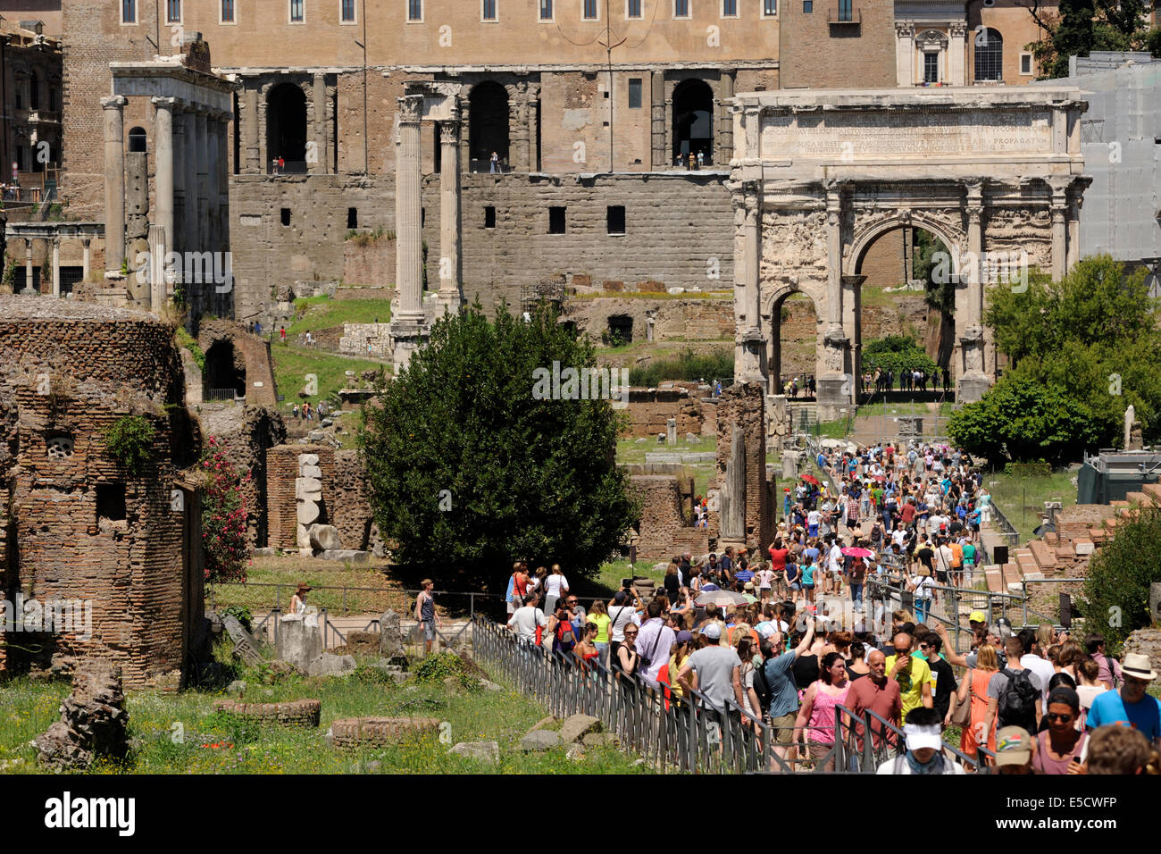Italy, Rome, Roman Forum, tourists Stock Photo - Alamy