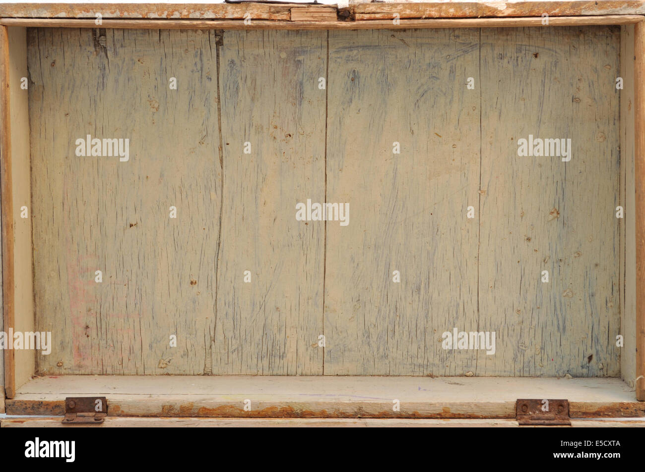 Old trunk damaged chest hi-res stock photography and images - Alamy