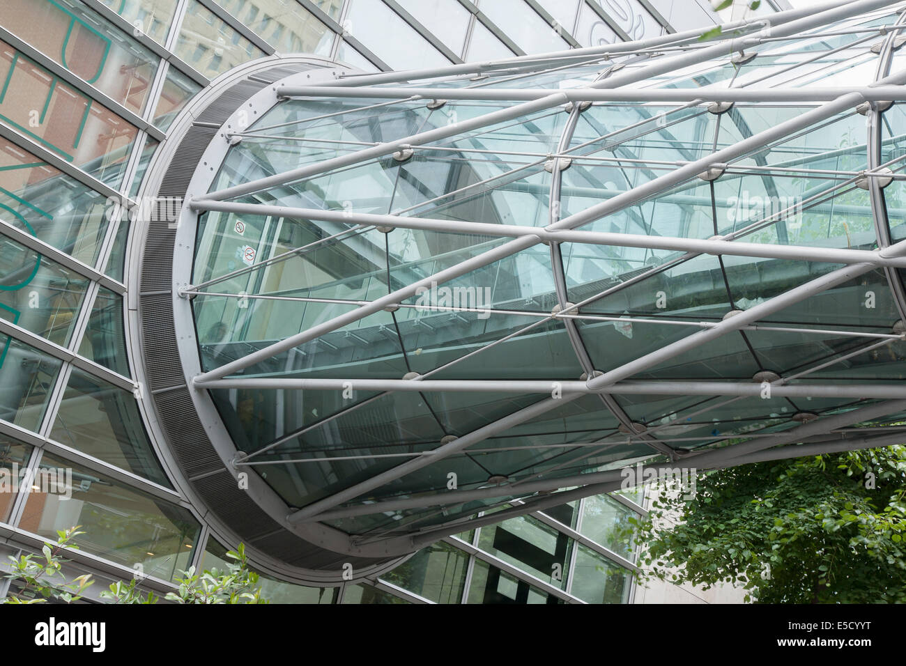 Footbridge to Manchester Arndale Shopping Centre, England, UK Stock ...