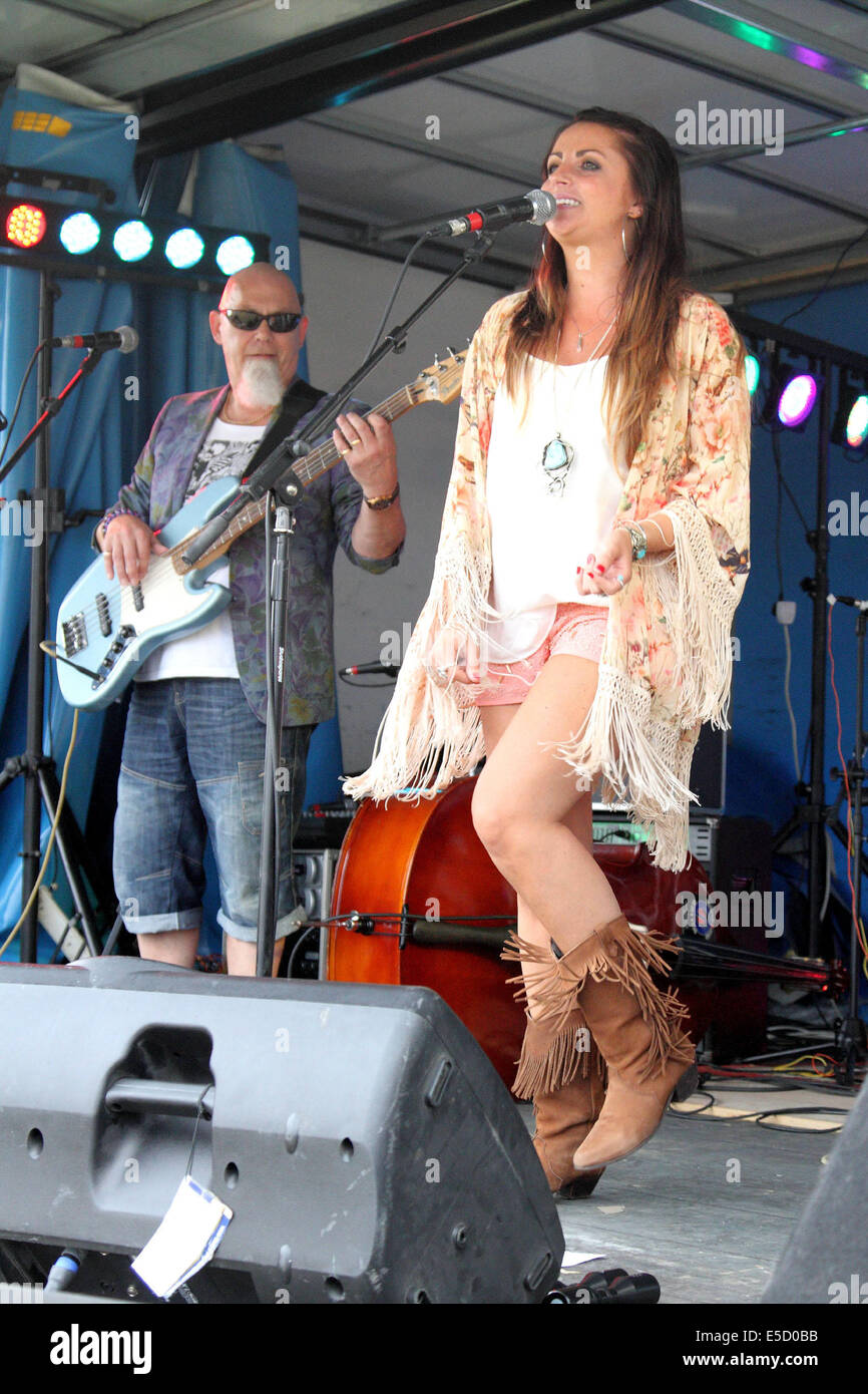Bedfordshire, UK. 27th July, 2014. Country and blues singer Cherry Lee ...