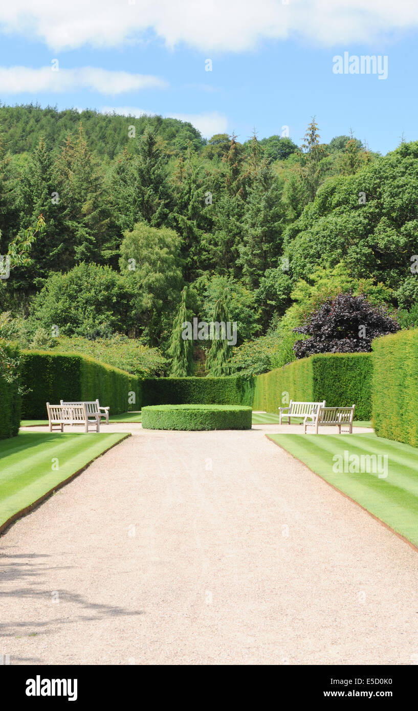Charming formal garden hedges hi-res stock photography and images - Alamy