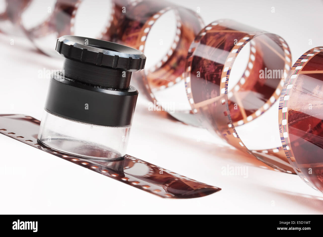 Photo magnifier hi-res stock photography and images - Alamy