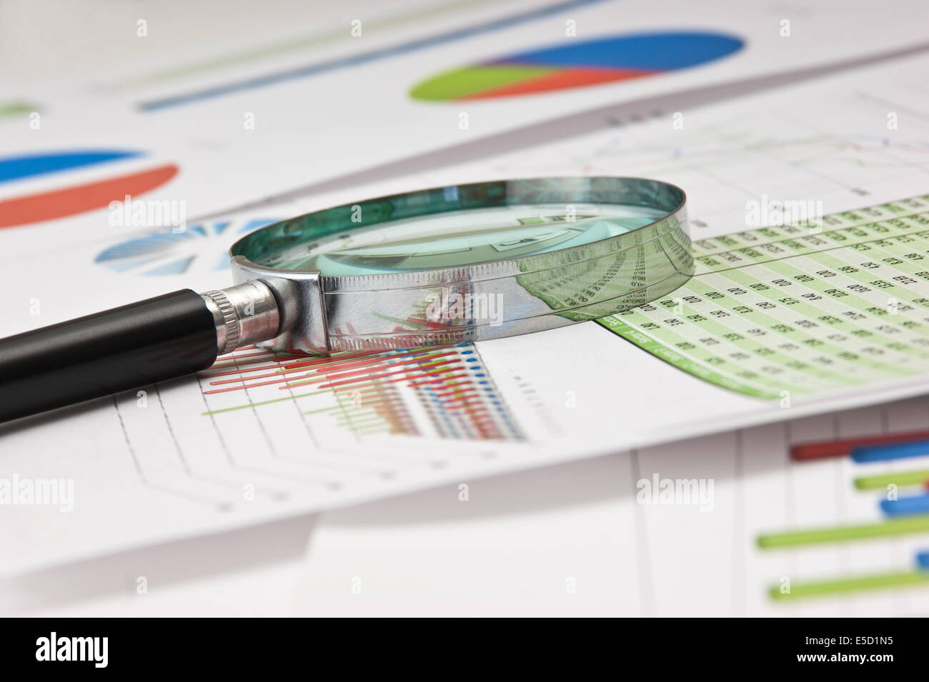 Magnifying glass diagram hi-res stock photography and images - Alamy