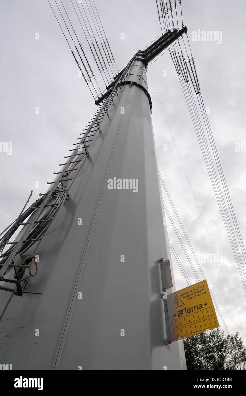 Italy, reconstruction of an high-voltage power line with low ...