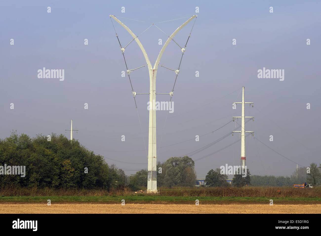 Italy, reconstruction of an high-voltage power line with low ...