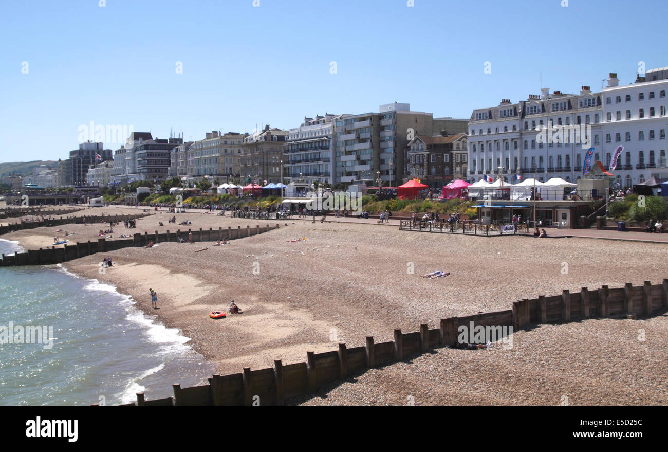 Eastbourne seafront groynes hi-res stock photography and images - Alamy
