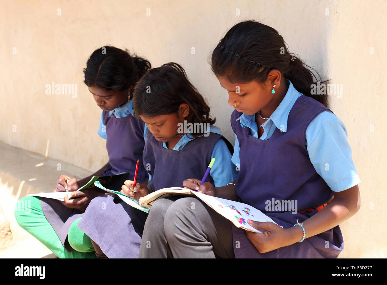 Tribal schoolgirls studying. Birhor tribe. Chueya Village, Korba ...