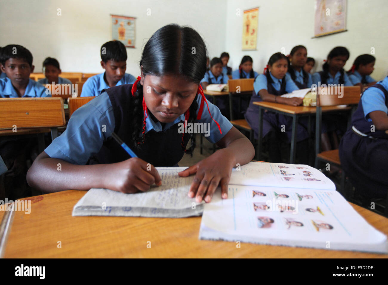 India students girls classroom hi-res stock photography and images - Alamy