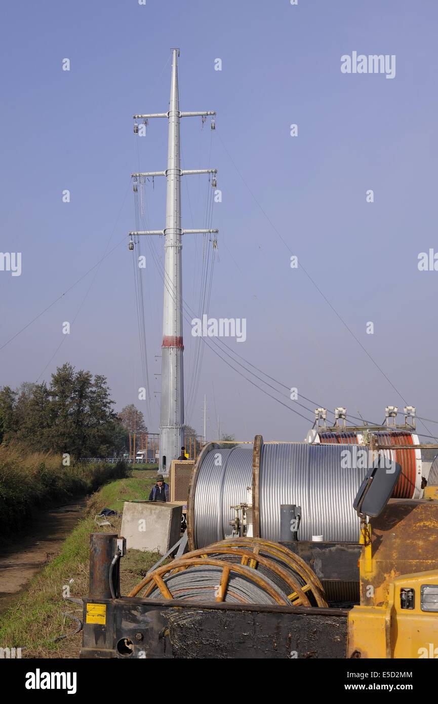 Italy, reconstruction of an high-voltage power line with low ...