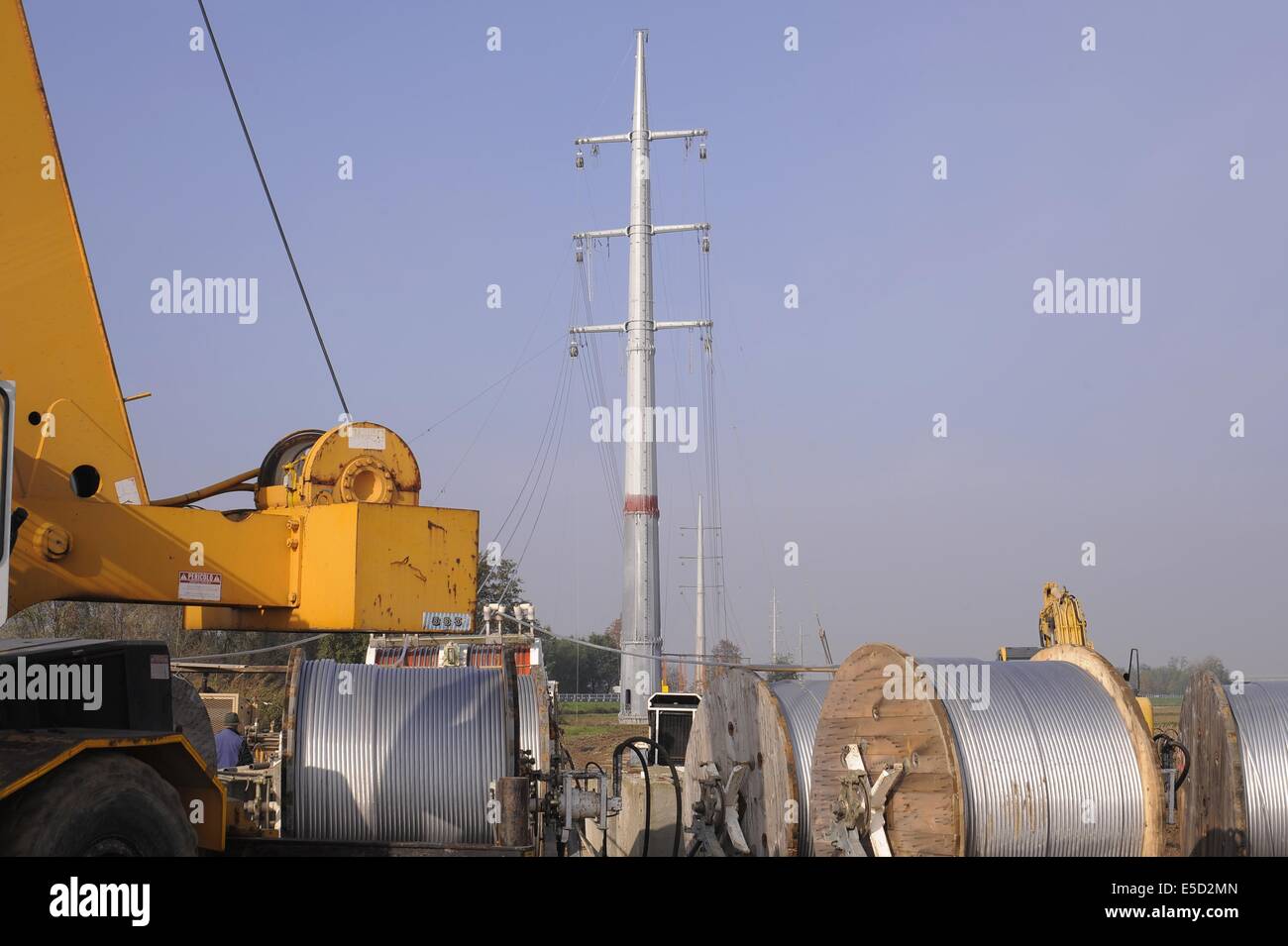 Italy, reconstruction of an high-voltage power line with low ...