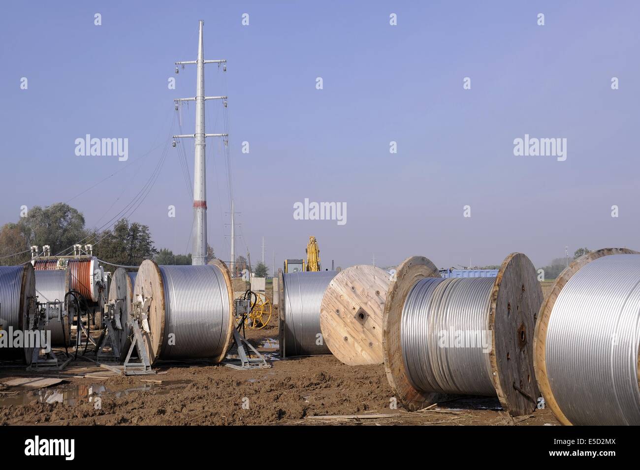 Italy, reconstruction of an high-voltage power line with low ...