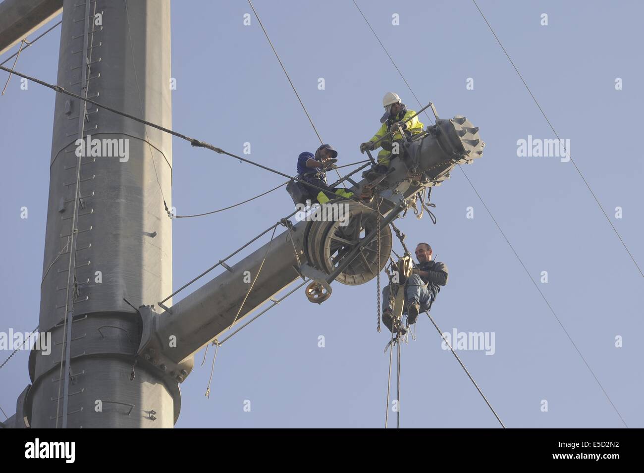 Italy, reconstruction of an high-voltage power line with low ...