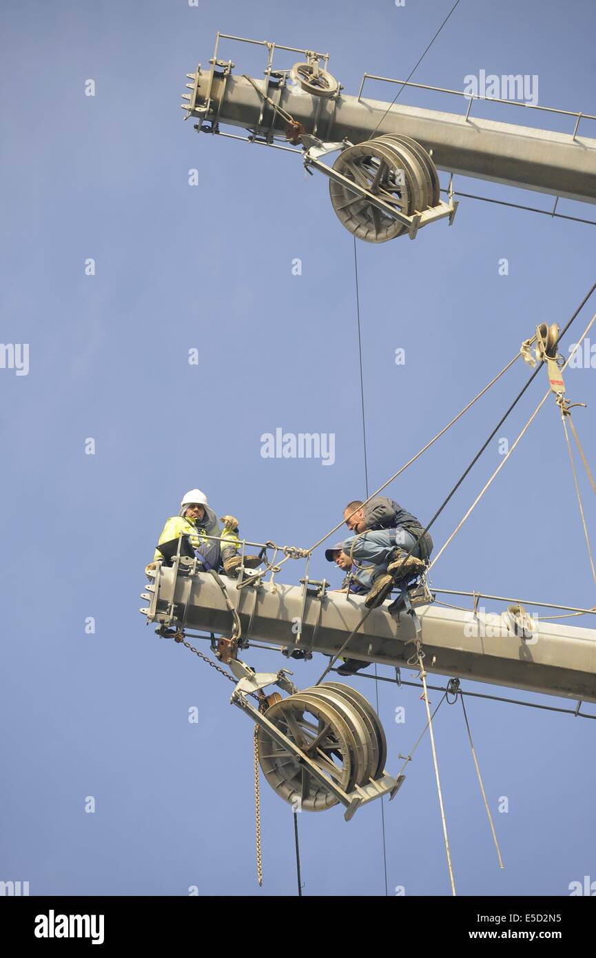 Italy, reconstruction of an high-voltage power line with low ...