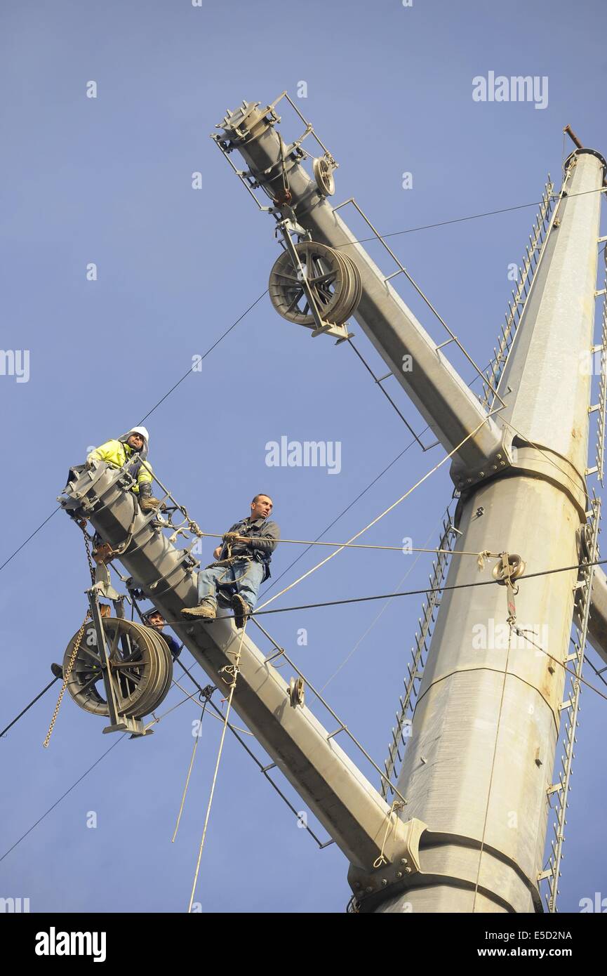 Italy, reconstruction of an high-voltage power line with low ...