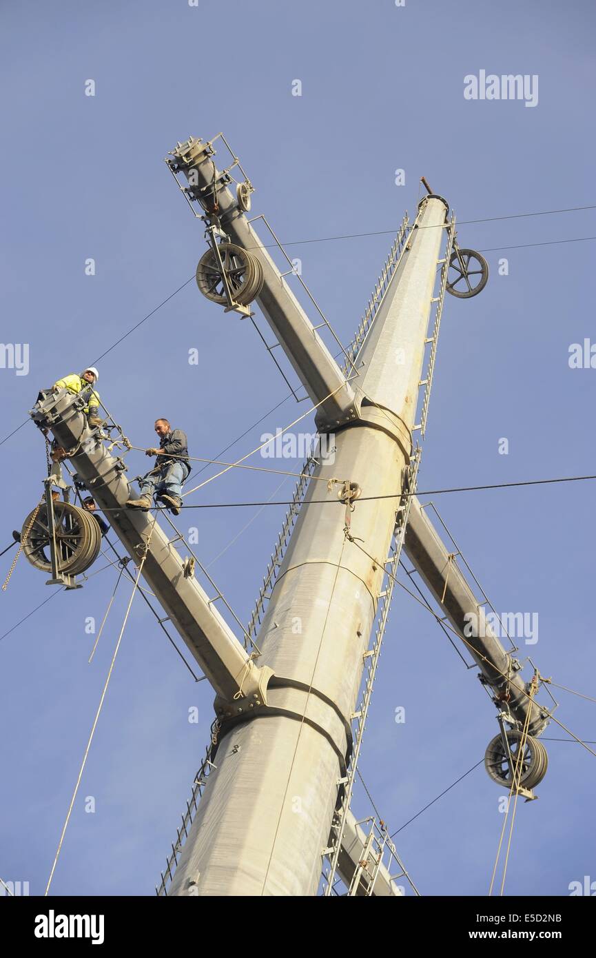 Italy, reconstruction of an high-voltage power line with low ...