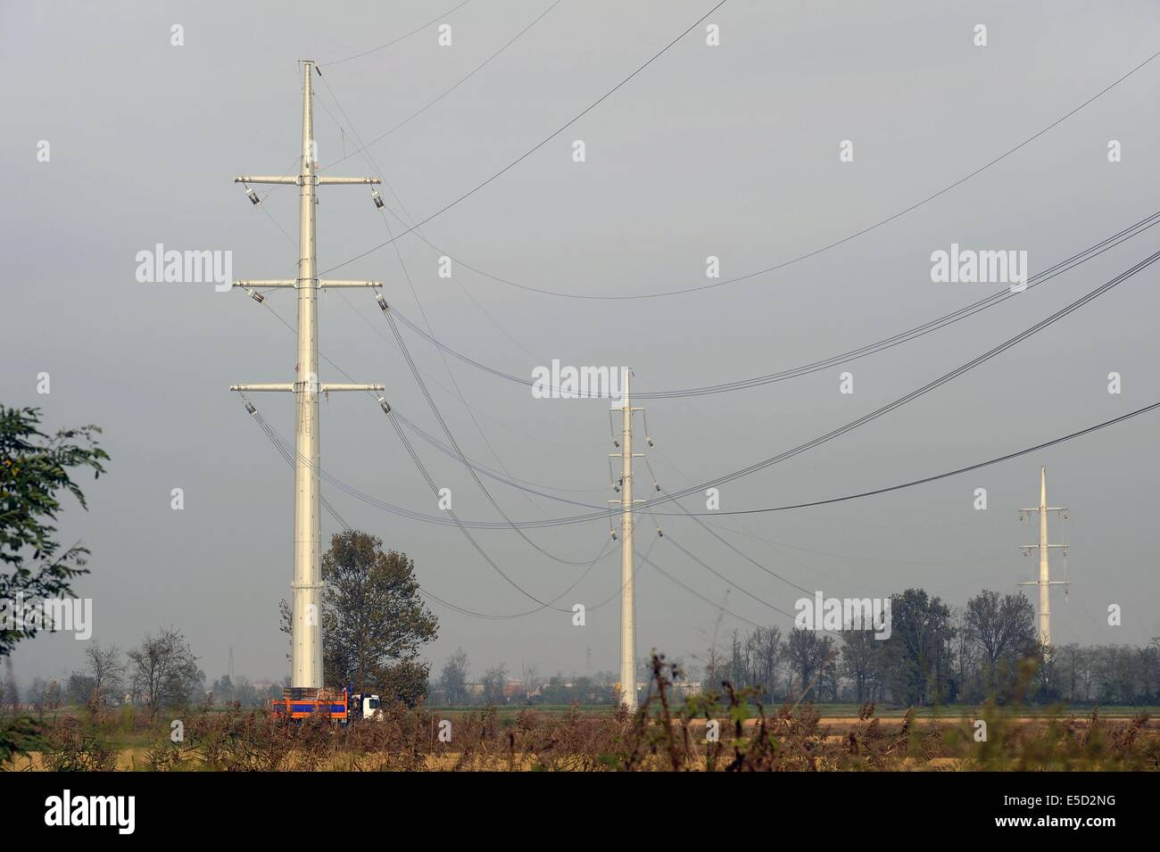 Italy, reconstruction of an high-voltage power line with low ...