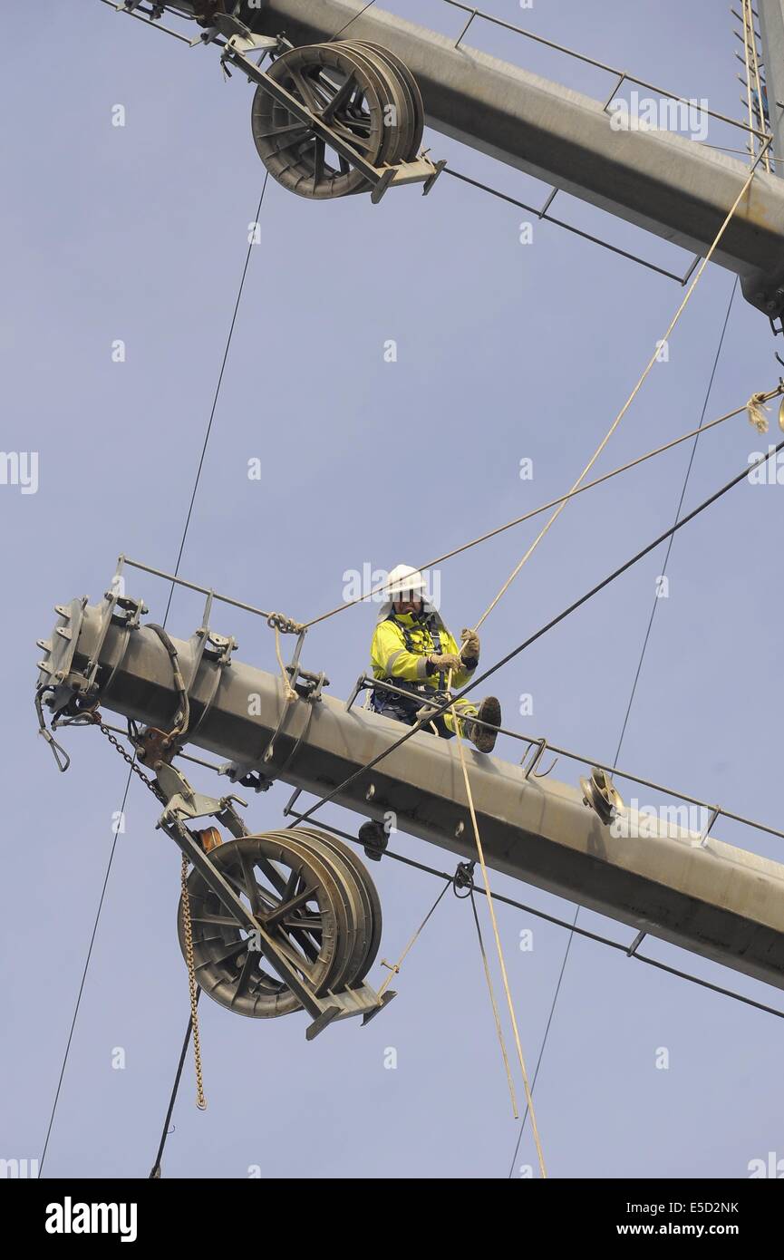 Italy, reconstruction of an high-voltage power line with low ...